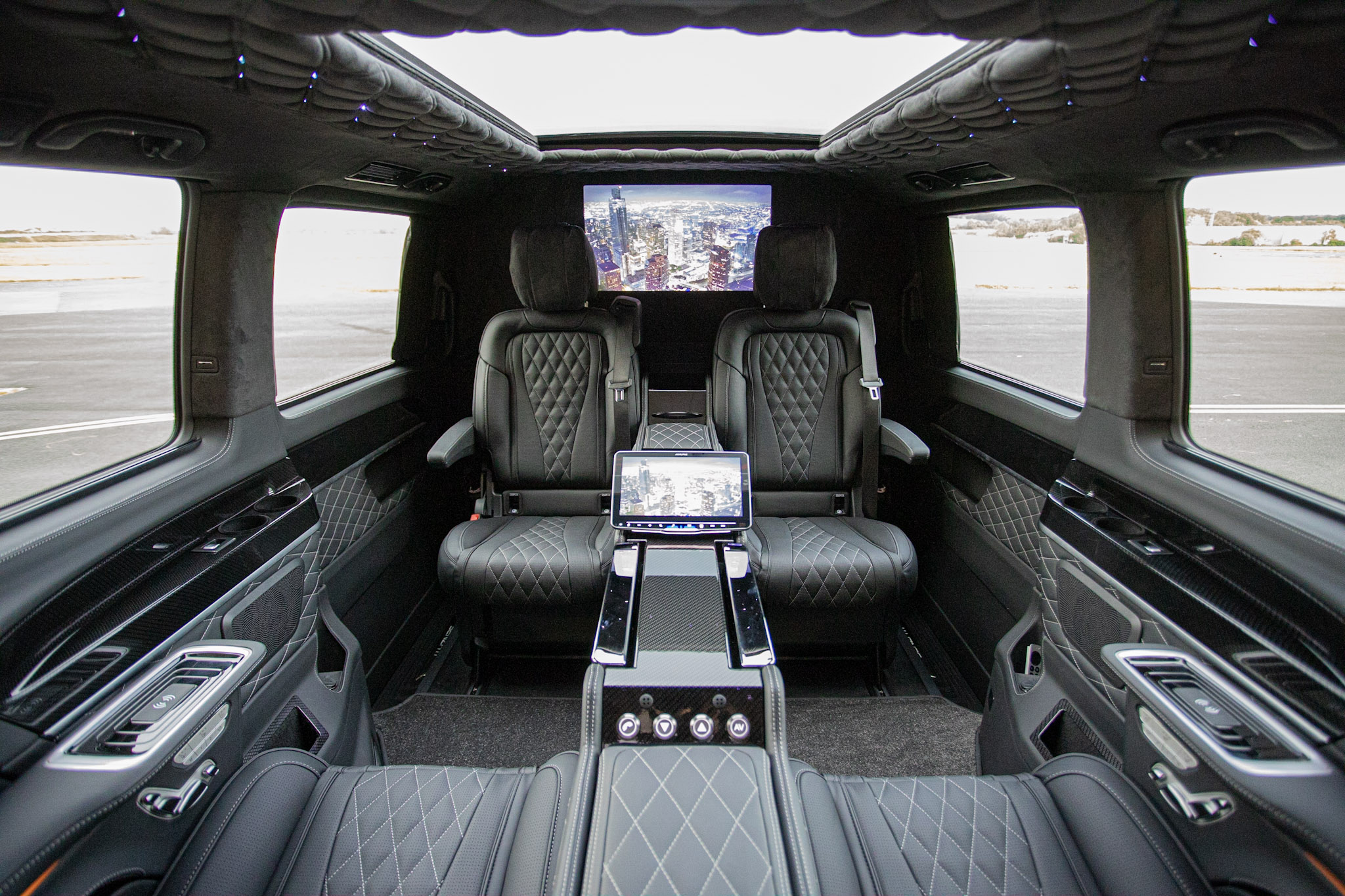 New Spec V300 AMG Extra Long - Senzati UAE - Luxury Mercedes VIP V ...